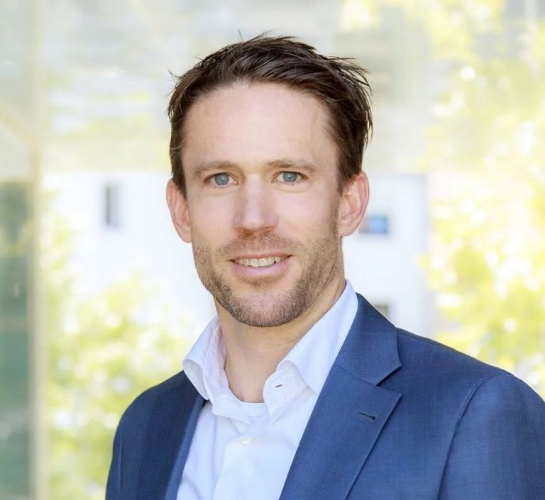 Dr. Florian Gierke - Lehrstuhl für Unternehmensführung – Chair of ...